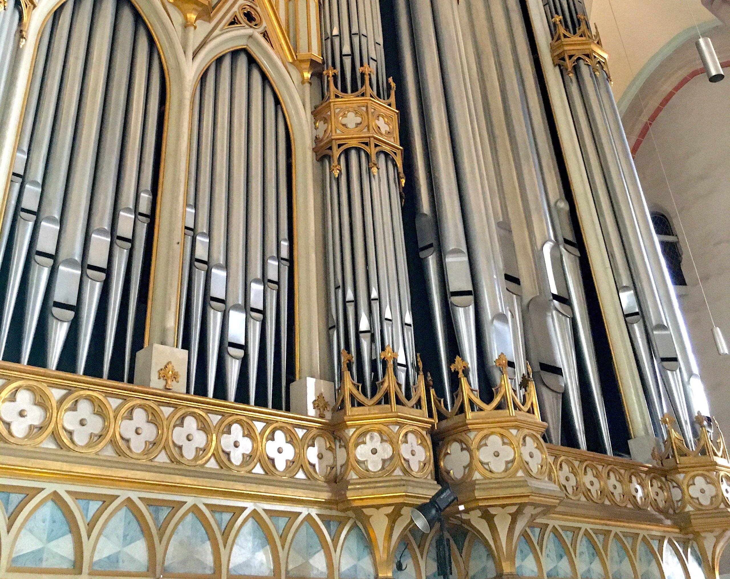 How to learn the organ – The Lady Organist