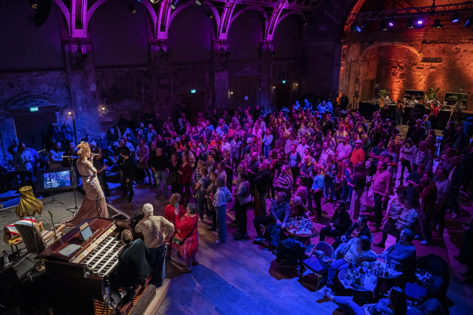 Drink tinnies, stand on the pews and dance – it’s ORGANOKE! – The Lady ...